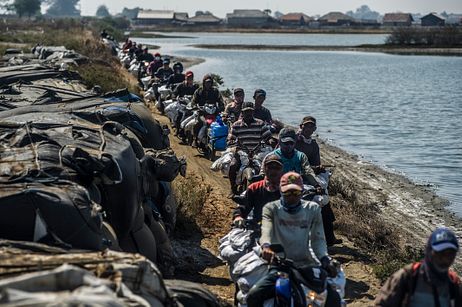 Oil Spilling Into the Java Sea – The Diplomat