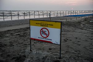 Oil Spilling Into the Java Sea – The Diplomat