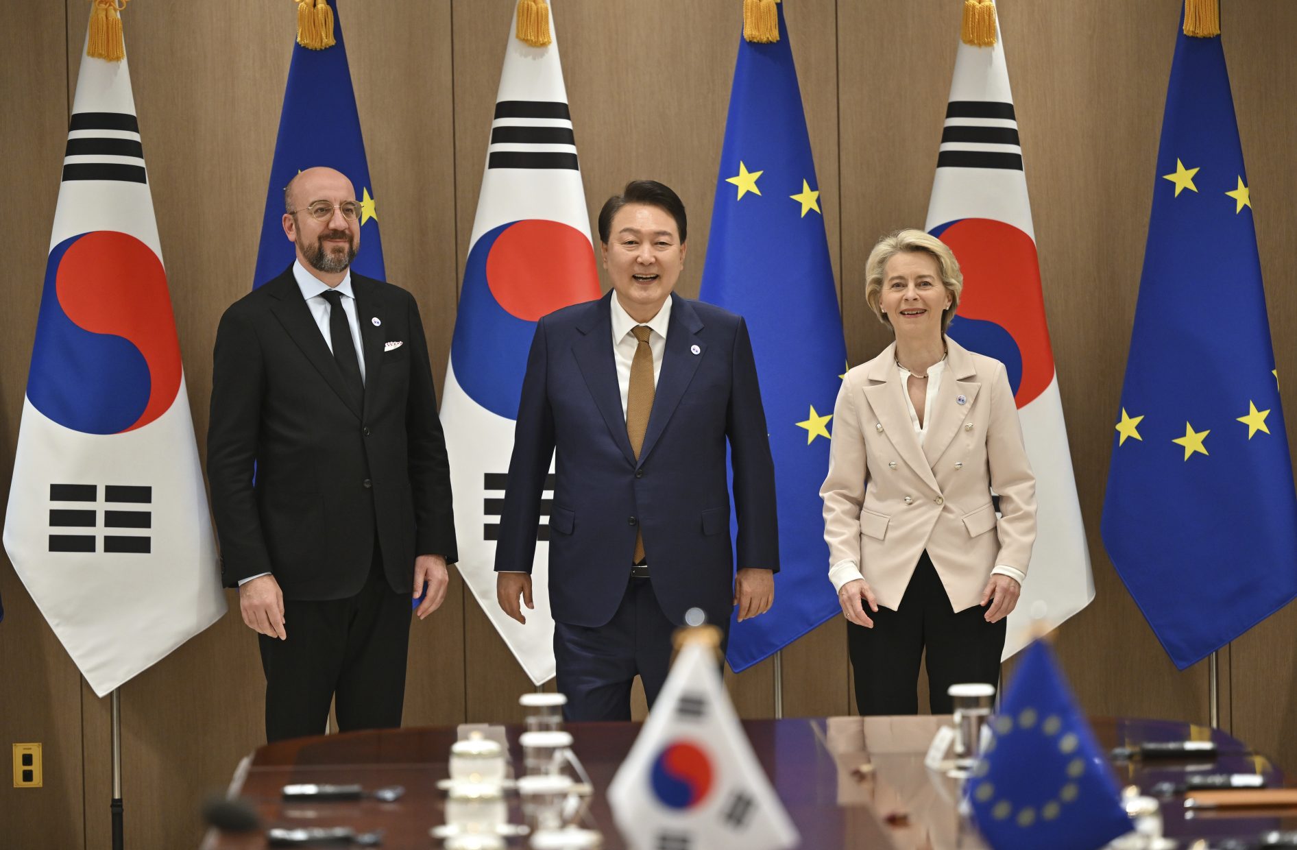 South Korea, EU Agree to Boost Pressure on Russia, Condemn North Korean ...