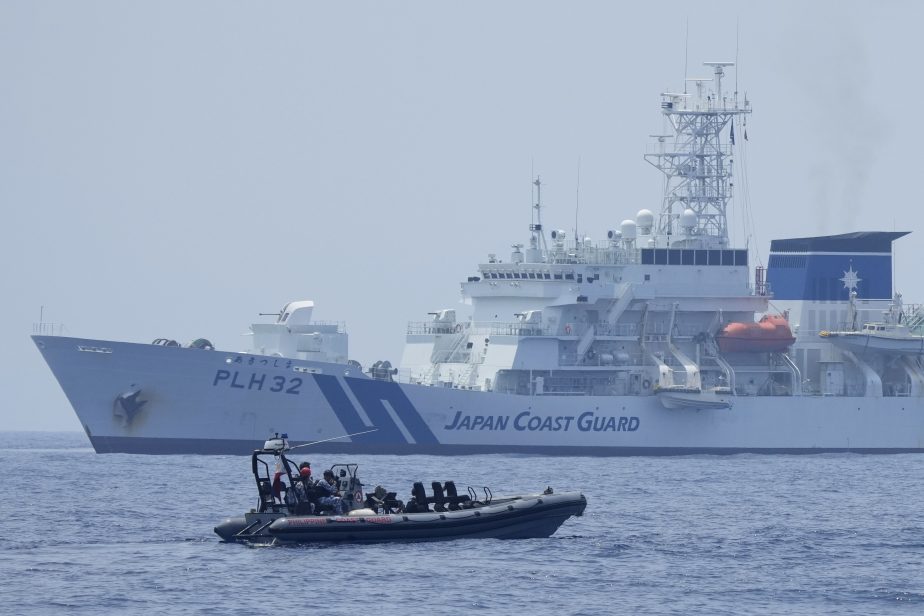 US, Japanese, Philippine Coast Guard Ships Stage Law Enforcement Drills Near South China Sea ...